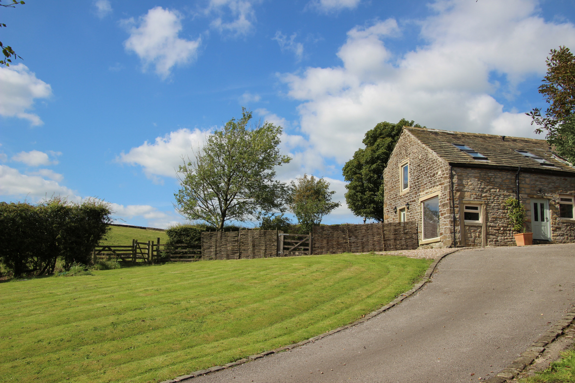 A taste of luxury – book your luxury cottage getaway - Shawclough Barn